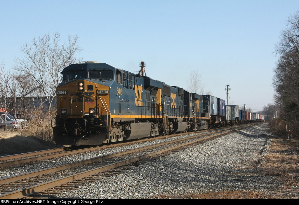 CSX 5402 and train Q031